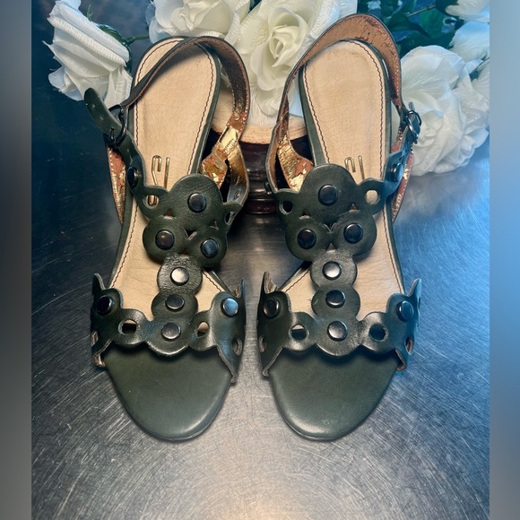 SL Fashions | Shoes | Vintage Sl Green And Gold Leather Sandal With ...